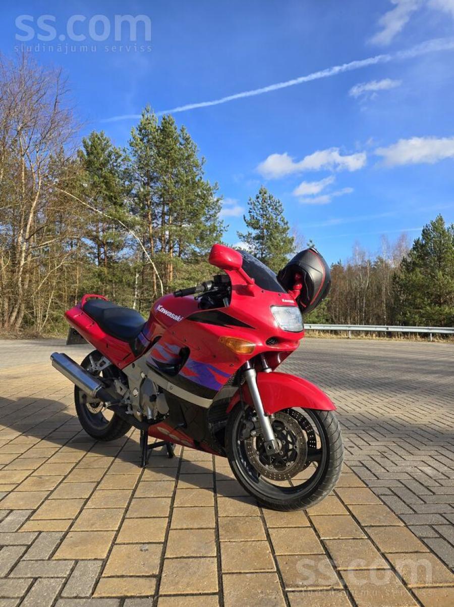 Кавасаки ZZR 600 1995 в Рига, объемом двигателя 0.60 л и пробегом 0 тыс. км за 1300 €, фото 4 на AUTOMOTO.COM.LV