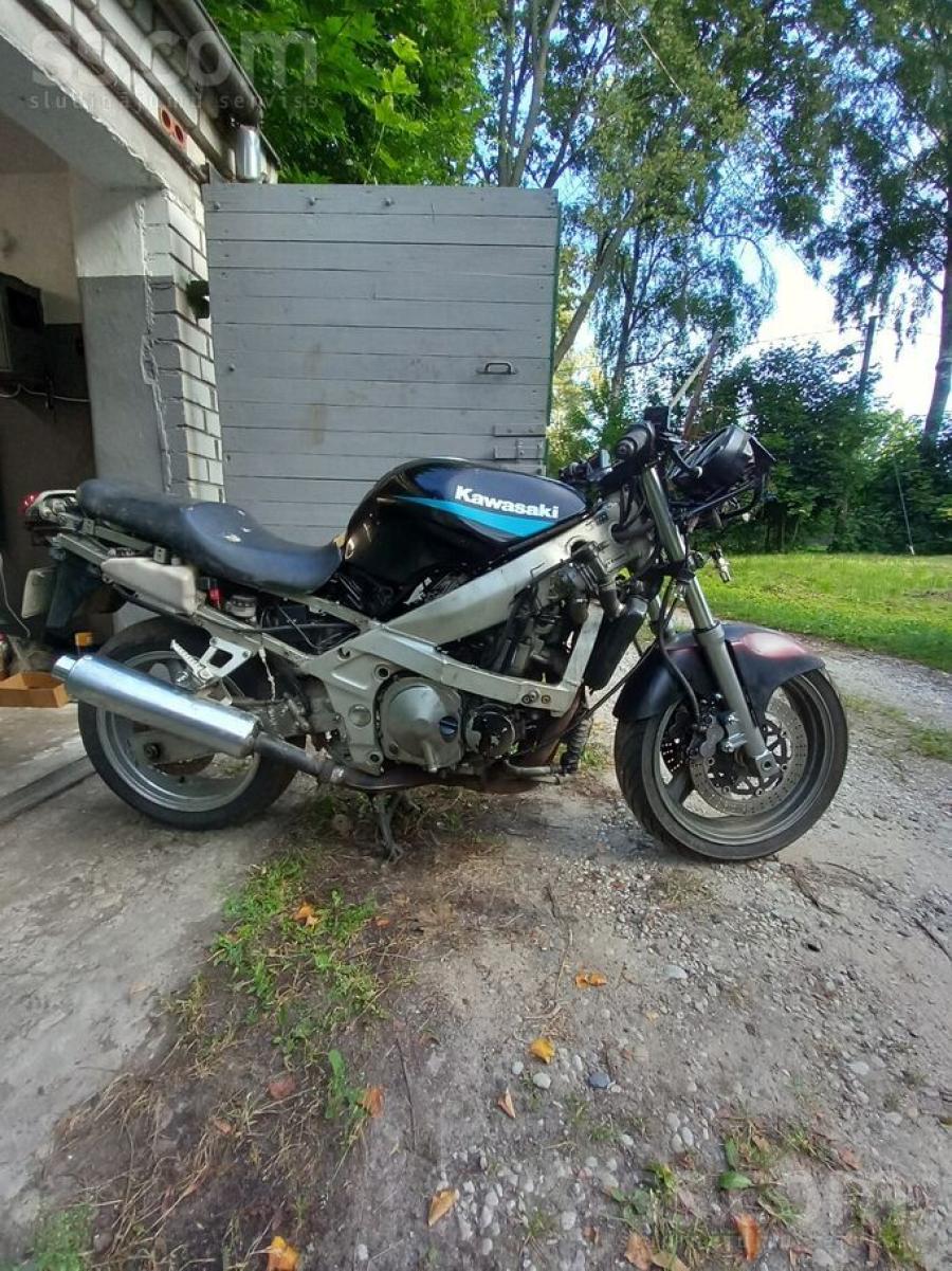 Kawasaki ZZR 600 1996 in Riga, with an engine capacity of 0.60 L and mileage of 0 thousand km for 300 €, photo 1 on AUTOMOTO.COM.LV