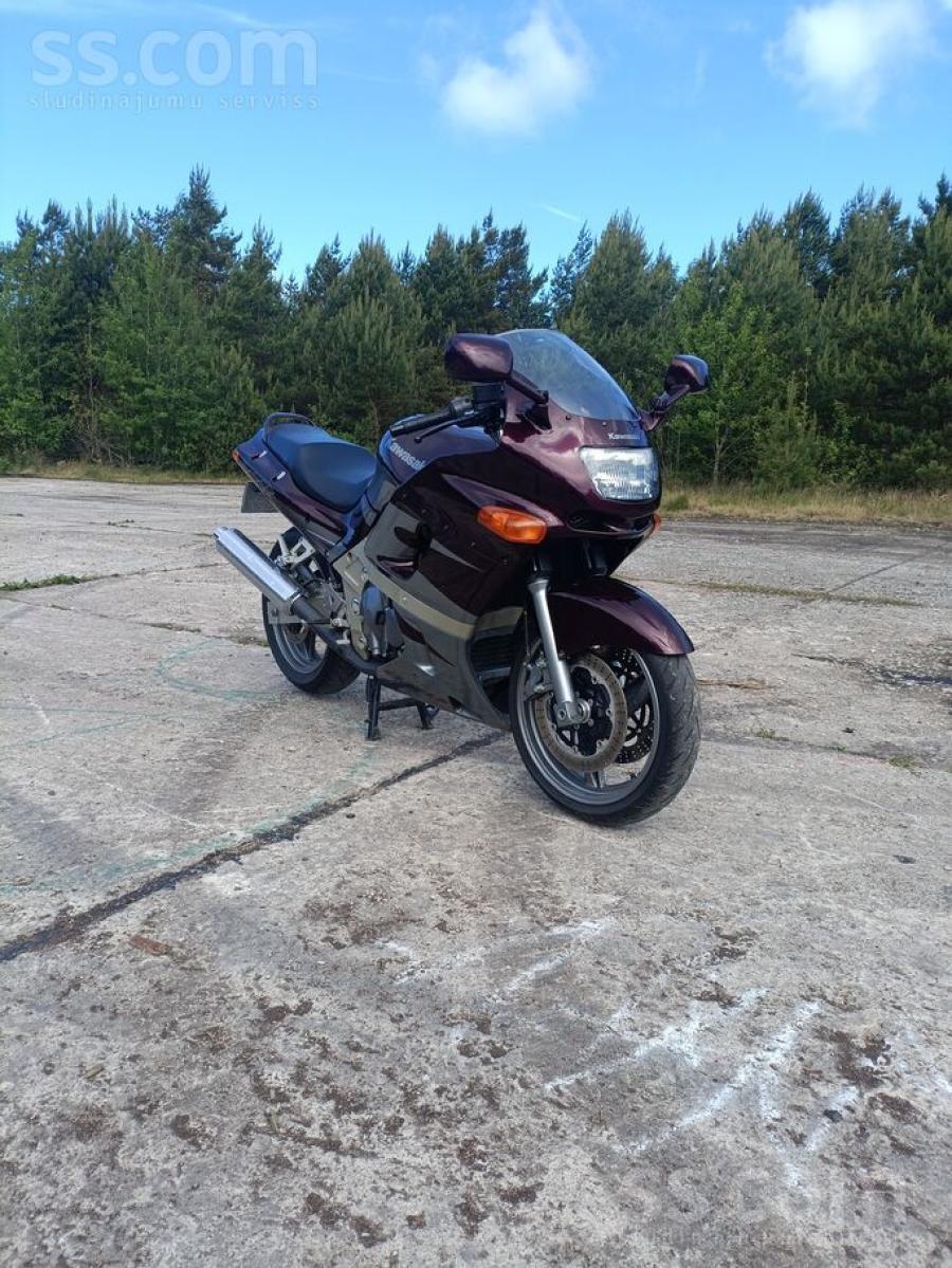 Kawasaki ZZR 600 1998 in Liepaja, with an engine capacity of 0.60 L and mileage of 0 thousand km for 1800 €, photo 4 on AUTOMOTO.COM.LV