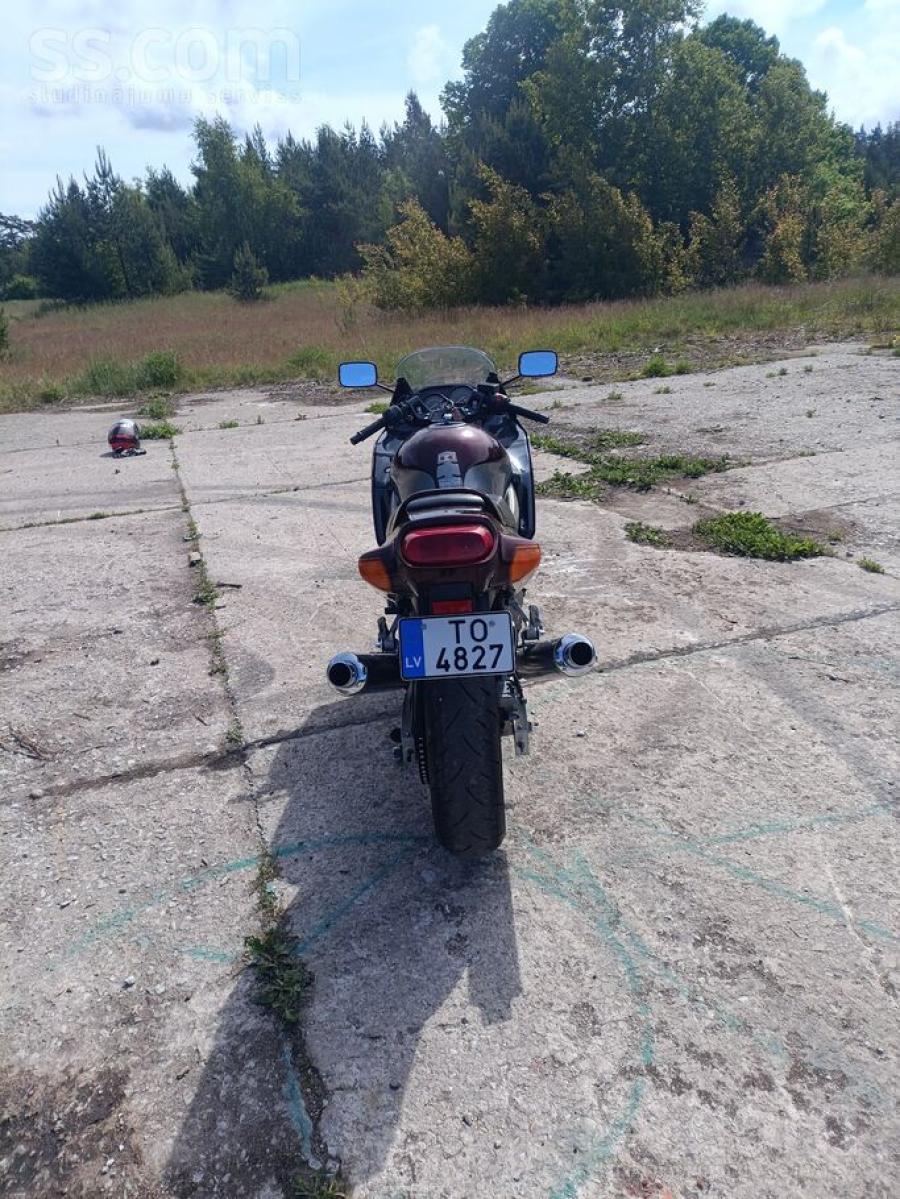 Kawasaki ZZR 600 1998 in Liepaja, with an engine capacity of 0.60 L and mileage of 0 thousand km for 1800 €, photo 7 on AUTOMOTO.COM.LV