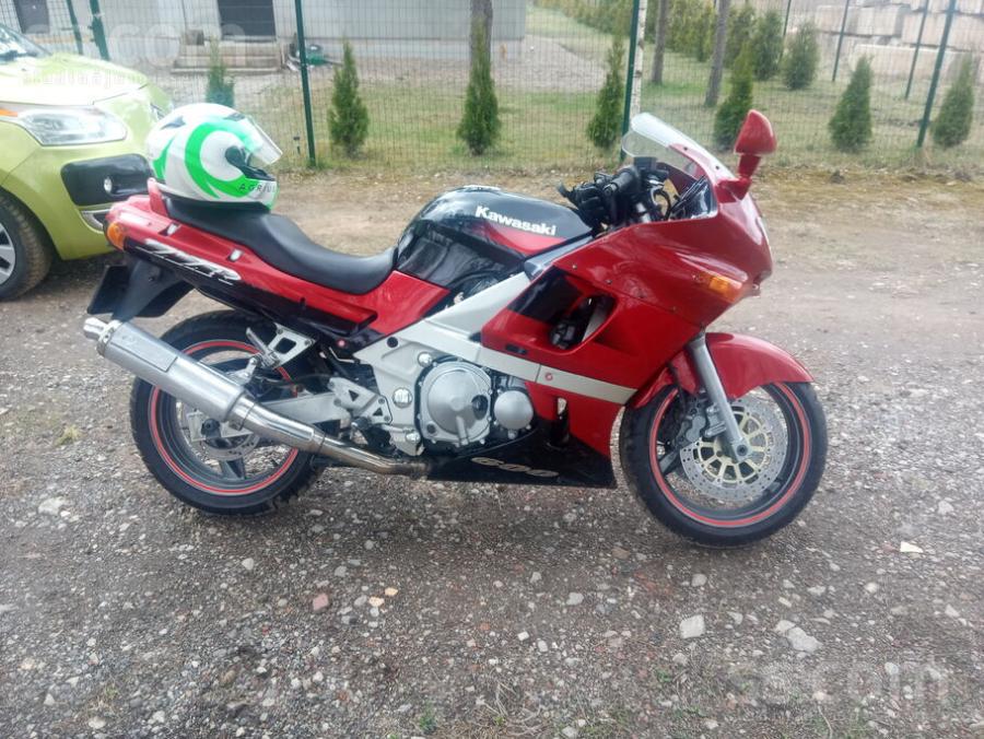 Kawasaki ZZR 600 1999 in Daugavpils, with an engine capacity of 0.60 L and mileage of 0 thousand km for 1500 €, photo 1 on AUTOMOTO.COM.LV