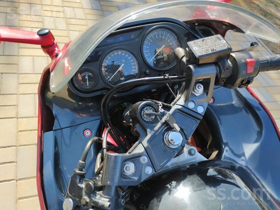 Kawasaki ZZR 600 1999 in Daugavpils, with an engine capacity of 0.60 L and mileage of 0 thousand km for 1500 €, photo 4 on AUTOMOTO.COM.LV