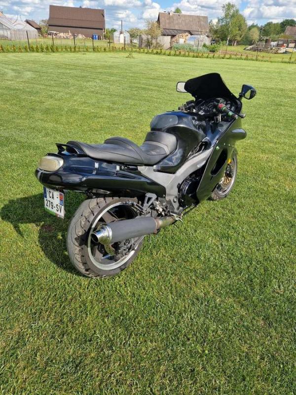 Melns Kawasaki ZZR 1993 Kuršėnai, ar dzinēja tilpumu 0.00 L un nobraukumu 72 tūkst. km par 1100 €, foto 1 vietnē AUTOMOTO.COM.LV