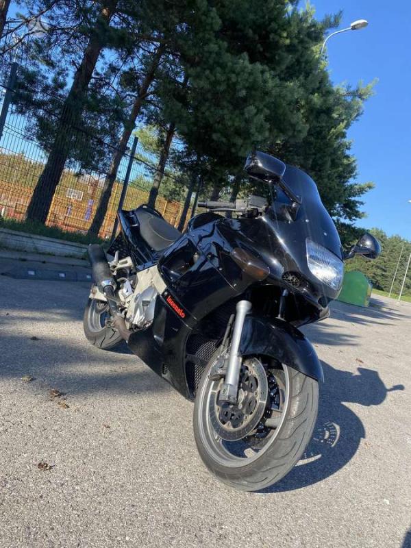 Melns Kawasaki ZZR 1994 Kauņa, ar dzinēja tilpumu 0.60 L un nobraukumu 74 tūkst. km par 1050 €, foto 2 vietnē AUTOMOTO.COM.LV