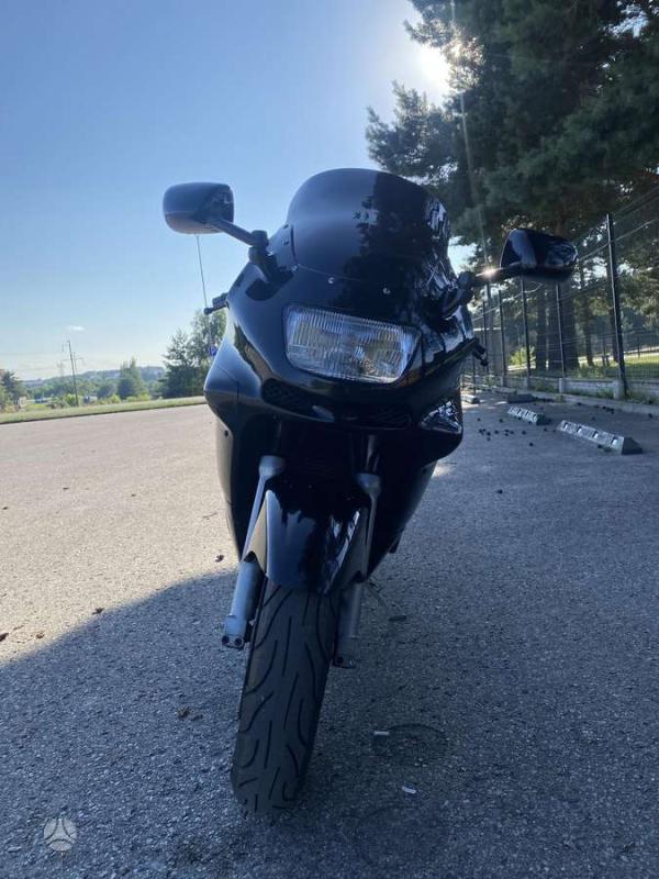 Melns Kawasaki ZZR 1994 Kauņa, ar dzinēja tilpumu 0.60 L un nobraukumu 74 tūkst. km par 1050 €, foto 4 vietnē AUTOMOTO.COM.LV