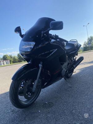 Black Kawasaki ZZR 1994 in Kaunas, with an engine capacity of 0.60 L and mileage of 74 thousand km for 1050 €, photo 6 on AUTOMOTO.COM.LV