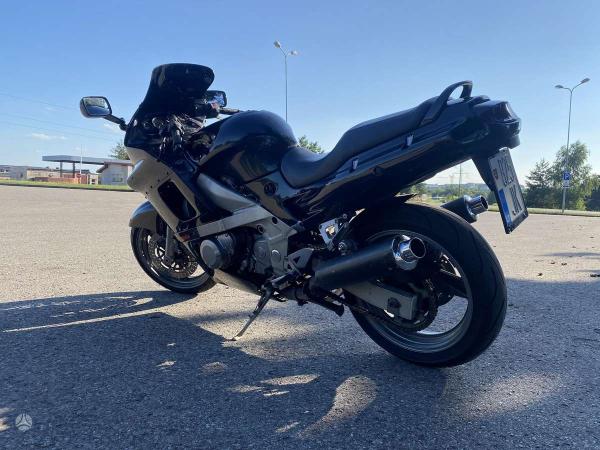 Melns Kawasaki ZZR 1994 Kauņa, ar dzinēja tilpumu 0.60 L un nobraukumu 74 tūkst. km par 1050 €, foto 6 vietnē AUTOMOTO.COM.LV