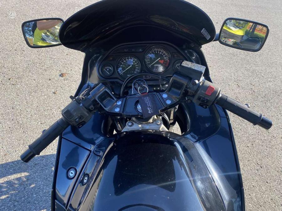 Black Kawasaki ZZR 1994 in Kaunas, with an engine capacity of 0.60 L and mileage of 74 thousand km for 1050 €, photo 12 on AUTOMOTO.COM.LV
