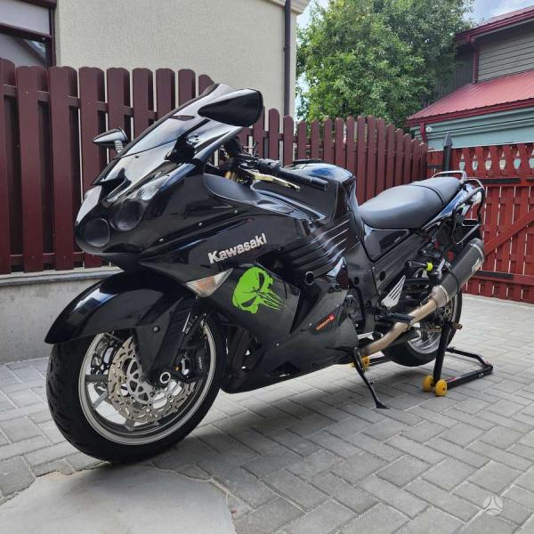 Черный Кавасаки ZZR 2007 в Укмерге, объемом двигателя 1.40 л и пробегом 71 тыс. км за 5600 €, фото 1 на AUTOMOTO.COM.LV