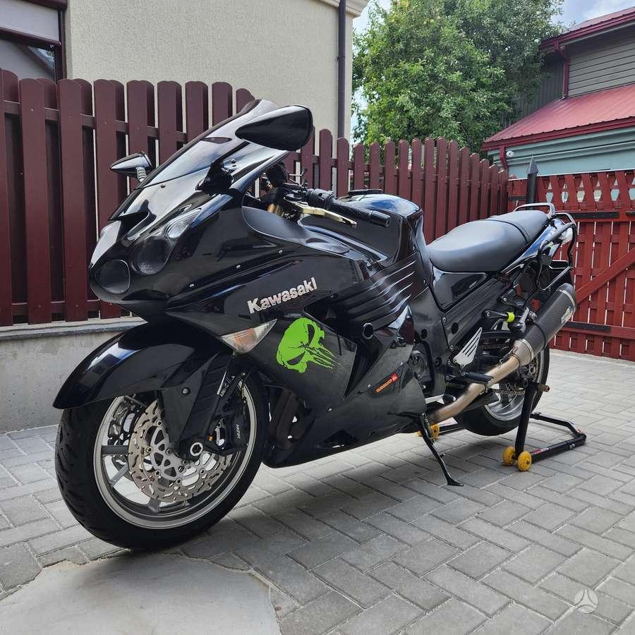Черный Кавасаки ZZR 2007 в Укмерге, объемом двигателя 1.40 л и пробегом 71 тыс. км за 5600 €, фото 1 на AUTOMOTO.COM.LV