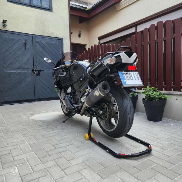 Черный Кавасаки ZZR 2007 в Укмерге, объемом двигателя 1.40 л и пробегом 71 тыс. км за 5600 €, фото 3 на AUTOMOTO.COM.LV