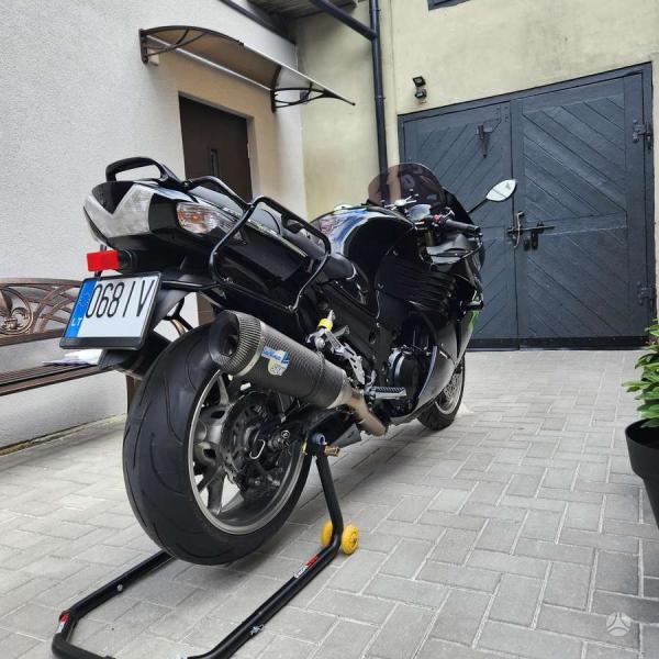 Черный Кавасаки ZZR 2007 в Укмерге, объемом двигателя 1.40 л и пробегом 71 тыс. км за 5600 €, фото 4 на AUTOMOTO.COM.LV