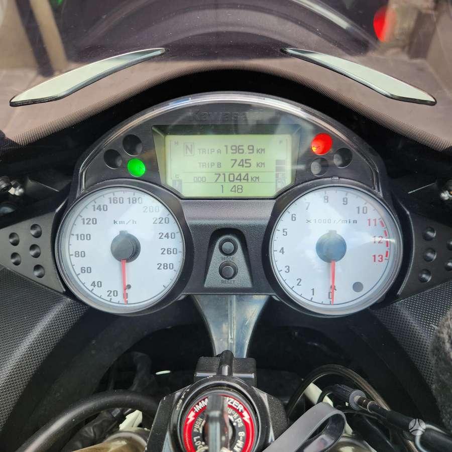 Черный Кавасаки ZZR 2007 в Укмерге, объемом двигателя 1.40 л и пробегом 71 тыс. км за 5600 €, фото 7 на AUTOMOTO.COM.LV