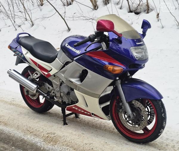 Pelēks Kawasaki ZZR 1994 Viļņa, ar dzinēja tilpumu 0.60 L un nobraukumu 48 tūkst. km par 900 €, foto 3 vietnē AUTOMOTO.COM.LV