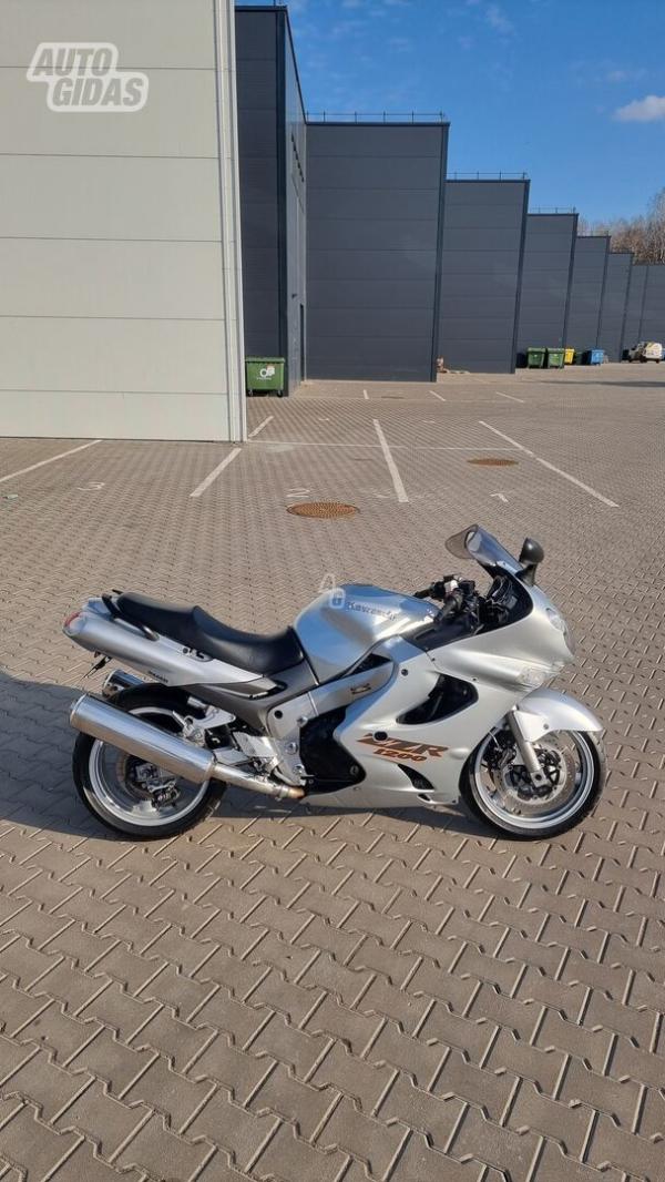 Grey Kawasaki ZZR 2002 in Kaunas, with an engine capacity of 1.17 L and mileage of 28 thousand km for 2300 €, photo 1 on AUTOMOTO.COM.LV