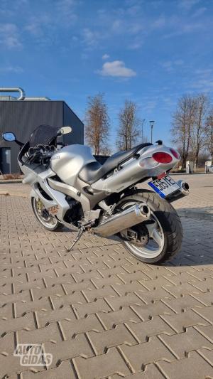 Grey Kawasaki ZZR 2002 in Kaunas, with an engine capacity of 1.17 L and mileage of 28 thousand km for 2300 €, photo 3 on AUTOMOTO.COM.LV