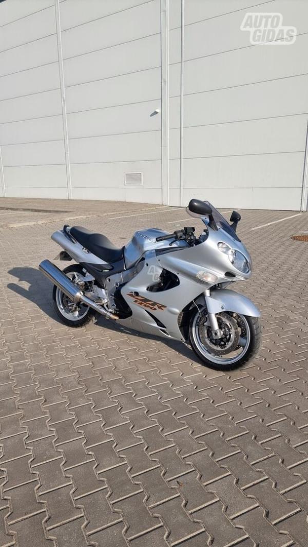 Grey Kawasaki ZZR 2002 in Kaunas, with an engine capacity of 1.17 L and mileage of 28 thousand km for 2300 €, photo 5 on AUTOMOTO.COM.LV