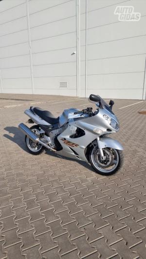 Grey Kawasaki ZZR 2002 in Kaunas, with an engine capacity of 1.17 L and mileage of 28 thousand km for 2300 €, photo 6 on AUTOMOTO.COM.LV