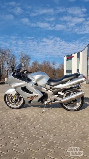 Grey Kawasaki ZZR 2002 in Kaunas, with an engine capacity of 1.17 L and mileage of 28 thousand km for 2300 €, photo 8 on AUTOMOTO.COM.LV