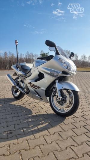 Grey Kawasaki ZZR 2002 in Kaunas, with an engine capacity of 1.17 L and mileage of 28 thousand km for 2300 €, photo 11 on AUTOMOTO.COM.LV