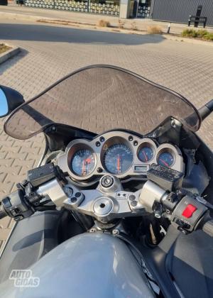 Grey Kawasaki ZZR 2002 in Kaunas, with an engine capacity of 1.17 L and mileage of 28 thousand km for 2300 €, photo 15 on AUTOMOTO.COM.LV
