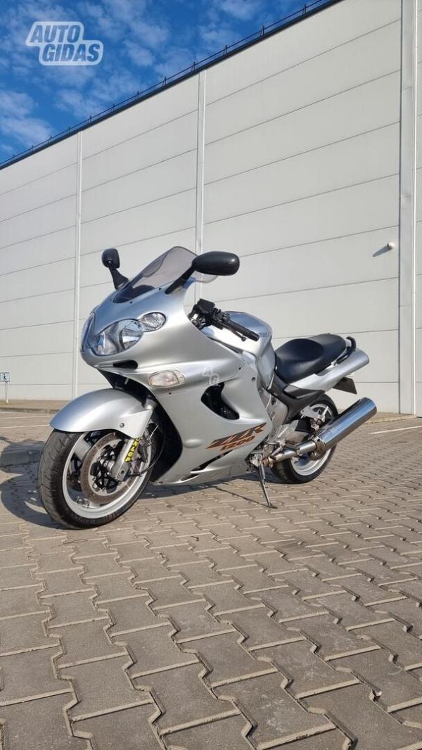 Серый Кавасаки ZZR 2002 в Каунас, объемом двигателя 1.17 л и пробегом 28 тыс. км за 2000 €, фото 7 на AUTOMOTO.COM.LV