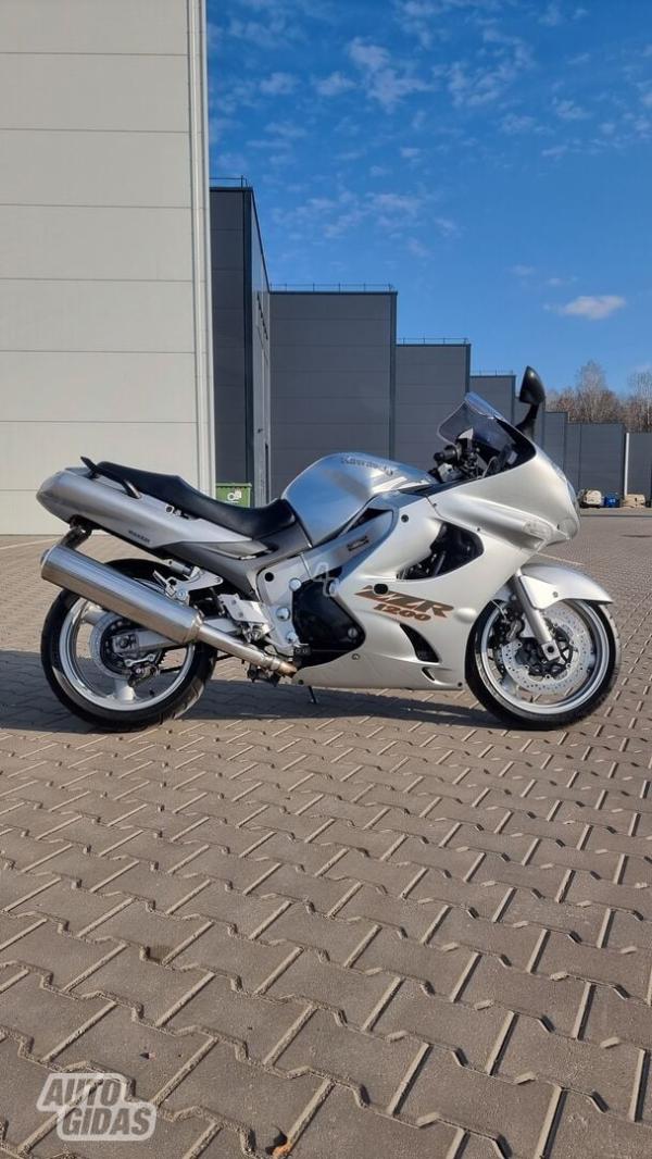 Серый Кавасаки ZZR 2002 в Каунас, объемом двигателя 1.17 л и пробегом 28 тыс. км за 2000 €, фото 8 на AUTOMOTO.COM.LV