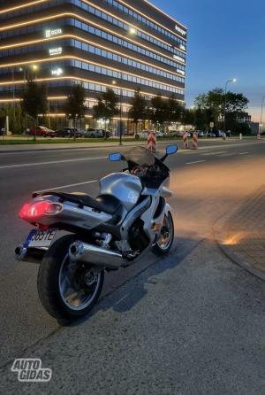 Pelēks Kawasaki ZZR 2002 Kauņa, ar dzinēja tilpumu 1.17 L un nobraukumu 28 tūkst. km par 2000 €, foto 10 vietnē AUTOMOTO.COM.LV