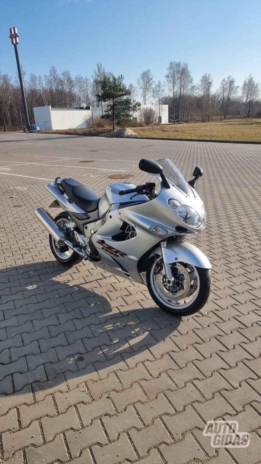 Pelēks Kawasaki ZZR 2002 Kauņa, ar dzinēja tilpumu 1.17 L un nobraukumu 28 tūkst. km par 2000 €, foto 11 vietnē AUTOMOTO.COM.LV