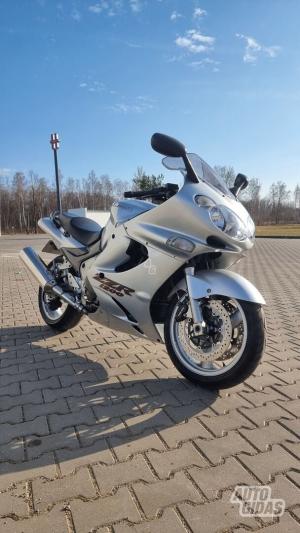Pelēks Kawasaki ZZR 2002 Kauņa, ar dzinēja tilpumu 1.17 L un nobraukumu 28 tūkst. km par 2000 €, foto 13 vietnē AUTOMOTO.COM.LV
