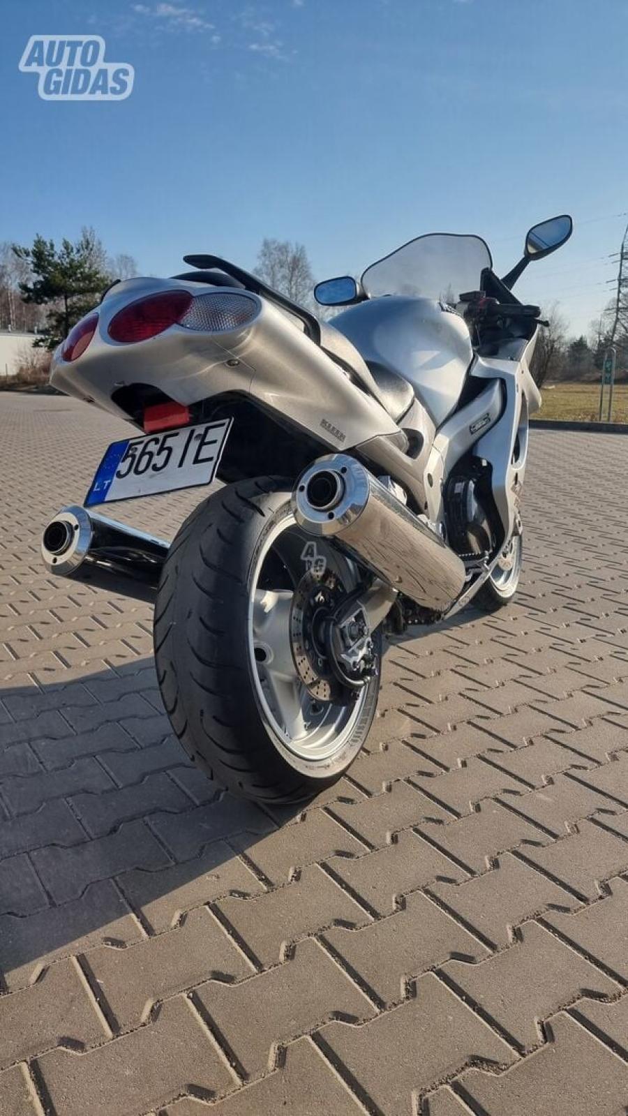 Pelēks Kawasaki ZZR 2002 Kauņa, ar dzinēja tilpumu 1.17 L un nobraukumu 28 tūkst. km par 2000 €, foto 14 vietnē AUTOMOTO.COM.LV