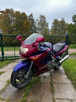 Kawasaki ZZR 1993 Tukums, ar dzinēja tilpumu 0.60 L un nobraukumu 0 tūkst. km par 1000 €, foto 1 vietnē AUTOMOTO.COM.LV