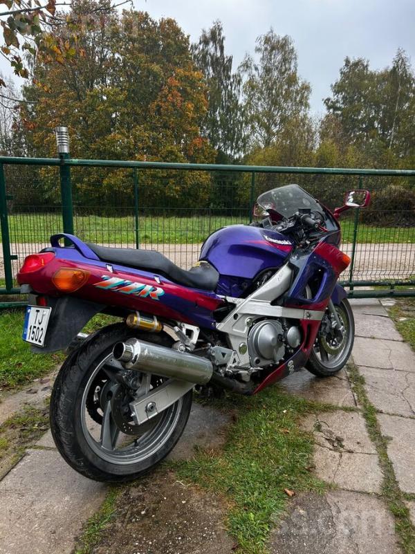 Kawasaki ZZR 1993 Tukums, ar dzinēja tilpumu 0.60 L un nobraukumu 0 tūkst. km par 1000 €, foto 3 vietnē AUTOMOTO.COM.LV