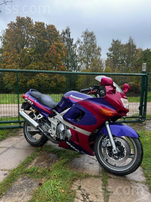 Kawasaki ZZR 1993 Tukums, ar dzinēja tilpumu 0.60 L un nobraukumu 0 tūkst. km par 1000 €, foto 4 vietnē AUTOMOTO.COM.LV