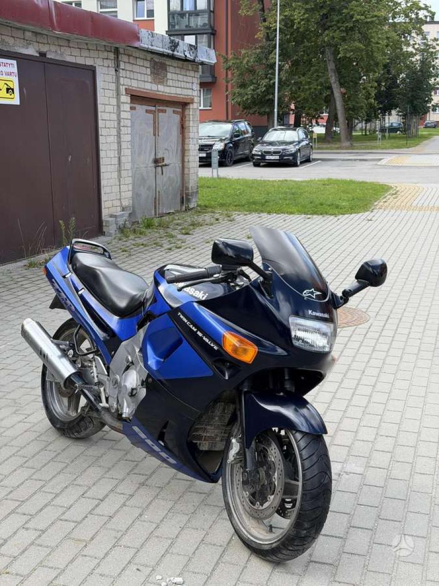 Kawasaki ZZR 1998 in Klaipeda, with an engine capacity of 0.60 L and mileage of 50 thousand km for 550 €, photo 1 on AUTOMOTO.COM.LV