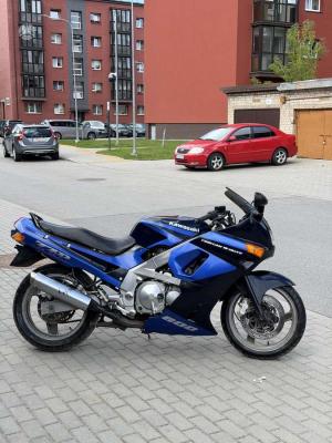 Kawasaki ZZR 1998 in Klaipeda, with an engine capacity of 0.60 L and mileage of 50 thousand km for 550 €, photo 3 on AUTOMOTO.COM.LV