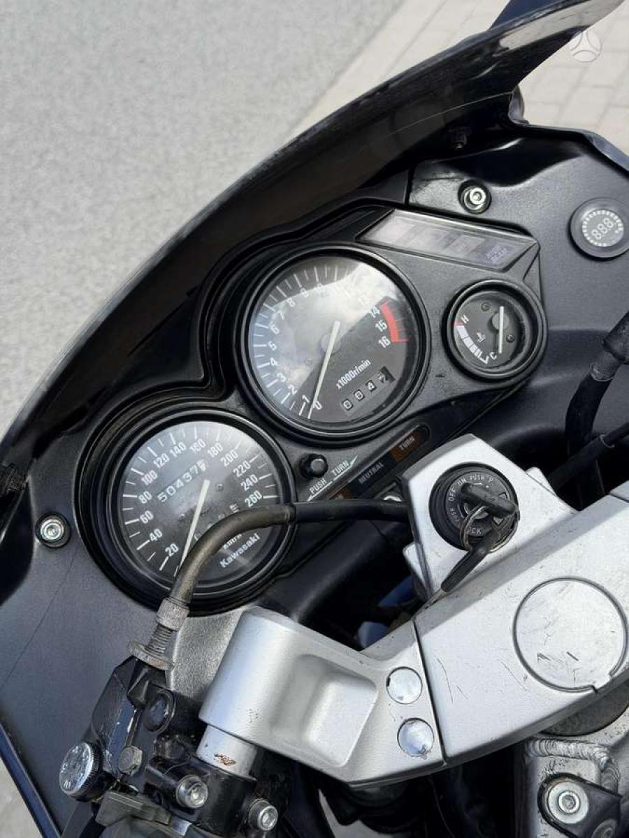 Kawasaki ZZR 1998 in Klaipeda, with an engine capacity of 0.60 L and mileage of 50 thousand km for 550 €, photo 5 on AUTOMOTO.COM.LV