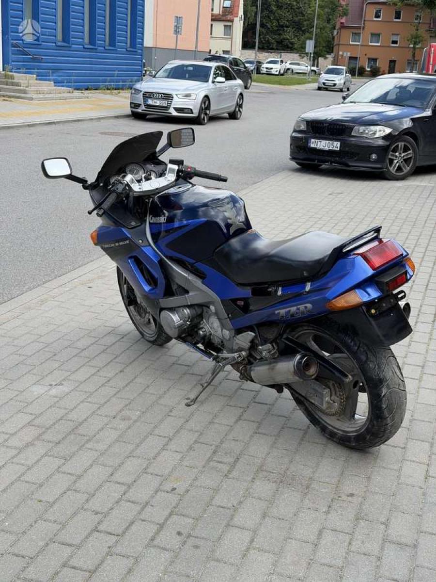 Kawasaki ZZR 1998 in Klaipeda, with an engine capacity of 0.60 L and mileage of 50 thousand km for 550 €, photo 7 on AUTOMOTO.COM.LV