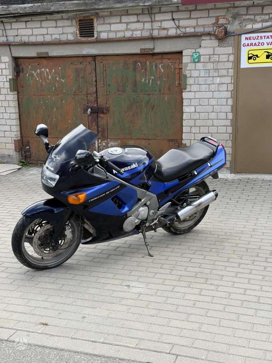 Kawasaki ZZR 1998 in Klaipeda, with an engine capacity of 0.60 L and mileage of 50 thousand km for 550 €, photo 8 on AUTOMOTO.COM.LV