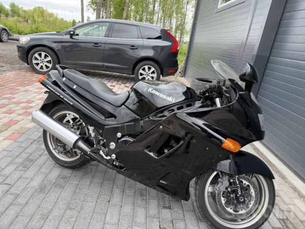 Кавасаки ZZR 1999 в Айзкраукле, объемом двигателя 1.20 л и пробегом 0 тыс. км за 2170 €, фото 1 на AUTOMOTO.COM.LV