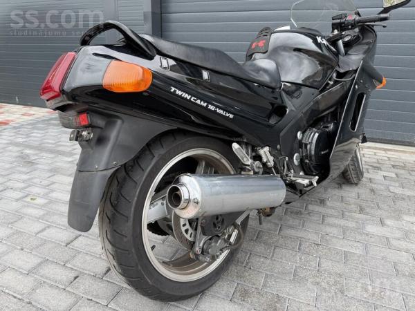 Кавасаки ZZR 1999 в Айзкраукле, объемом двигателя 1.20 л и пробегом 0 тыс. км за 2170 €, фото 2 на AUTOMOTO.COM.LV