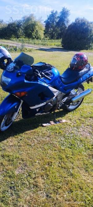 Kawasaki ZZR 1999 in Bauska, with an engine capacity of 0.60 L and mileage of 0 thousand km for 1750 €, photo  on AUTOMOTO.COM.LV