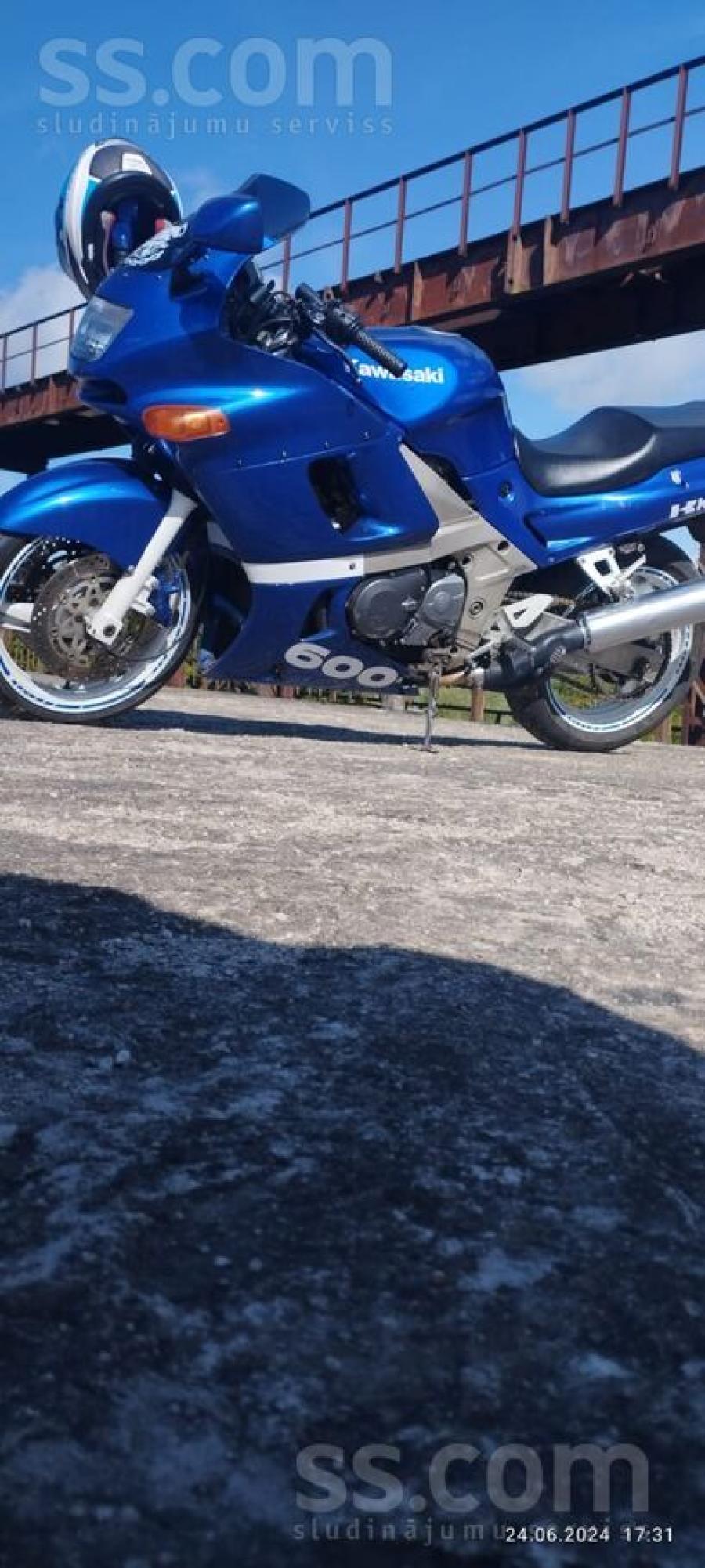 Kawasaki ZZR 1999 in Bauska, with an engine capacity of 0.60 L and mileage of 0 thousand km for 1750 €, photo 5 on AUTOMOTO.COM.LV