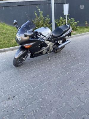 Kawasaki ZZR 1999 in Vilnius, with an engine capacity of 0.60 L and mileage of 58 thousand km for 1490 €, photo 4 on AUTOMOTO.COM.LV