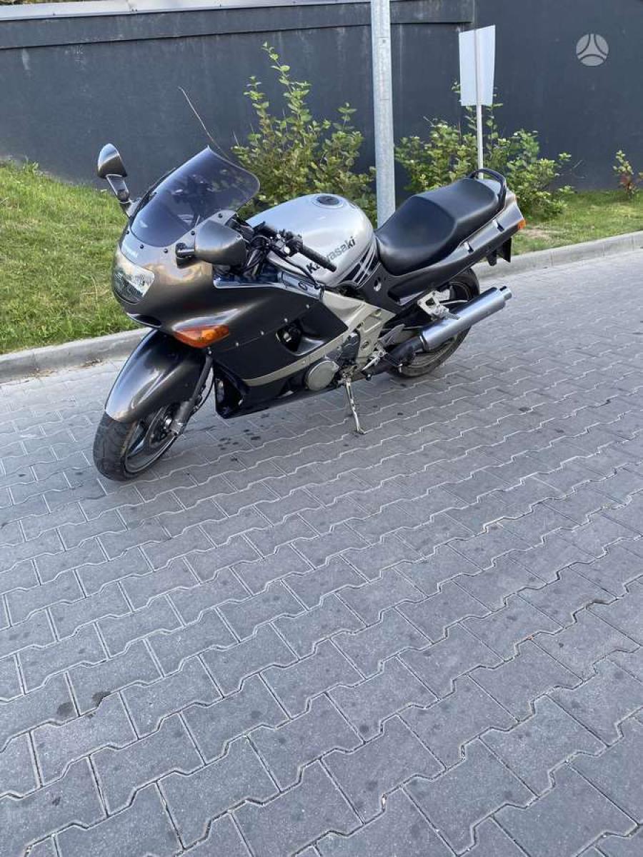 Kawasaki ZZR 1999 in Vilnius, with an engine capacity of 0.60 L and mileage of 58 thousand km for 1490 €, photo 4 on AUTOMOTO.COM.LV