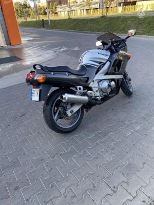 Kawasaki ZZR 1999 in Vilnius, with an engine capacity of 0.60 L and mileage of 58 thousand km for 1490 €, photo 5 on AUTOMOTO.COM.LV