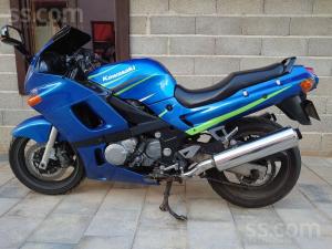 Kawasaki ZZR 2002 in Cesis, with an engine capacity of 0.60 L and mileage of 0 thousand km for 1450 €, photo 3 on AUTOMOTO.COM.LV