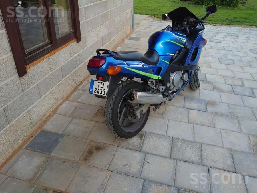 Kawasaki ZZR 2002 in Cesis, with an engine capacity of 0.60 L and mileage of 0 thousand km for 1450 €, photo 4 on AUTOMOTO.COM.LV