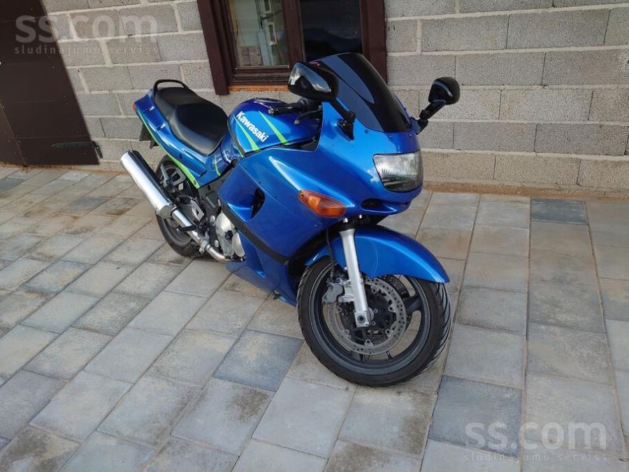 Kawasaki ZZR 2002 in Cesis, with an engine capacity of 0.60 L and mileage of 0 thousand km for 1450 €, photo 5 on AUTOMOTO.COM.LV