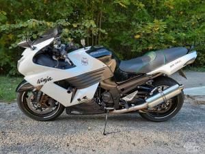 Kawasaki ZZR 2006 in Trakai, with an engine capacity of 1.40 L and mileage of 71 thousand km for 5500 €, photo 3 on AUTOMOTO.COM.LV